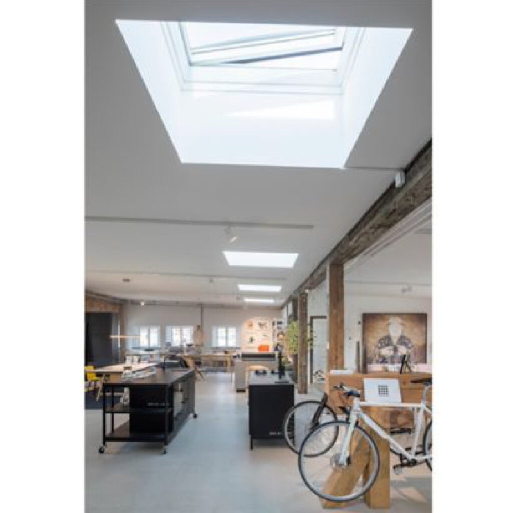 VENTANA CON APERTURA VELUX CVP 60x60CM – Rinder Aberturas